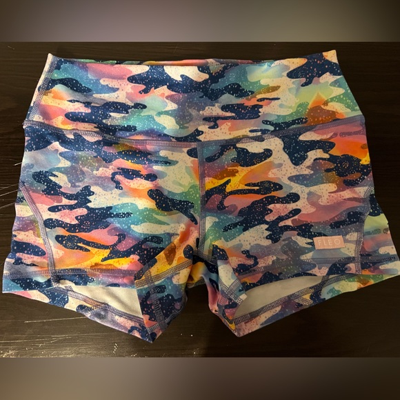 Fleo | Shorts | Fleo Bodacious Camo Apex Contour Medium | Poshmark